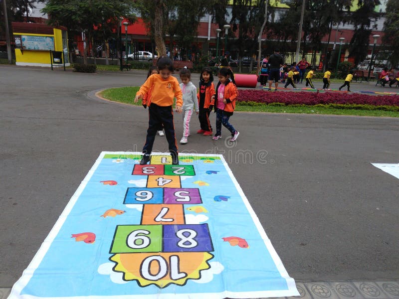 Kids playing editorial photography. Image of rayuela - 136759367