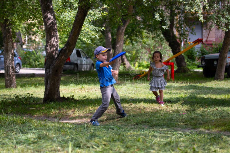 Kids Plays Tossing a Flying Disc Stock Image - Image of holiday ...
