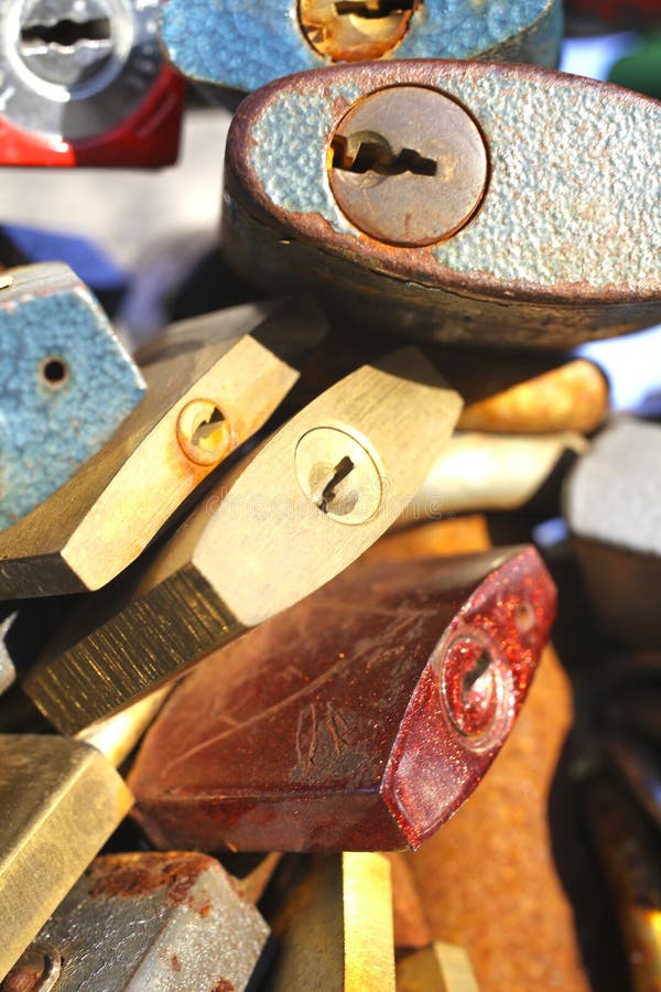 Kieferklemmen Als Symbol Der Treue an Der Ehe Stockfoto - Bild von ...