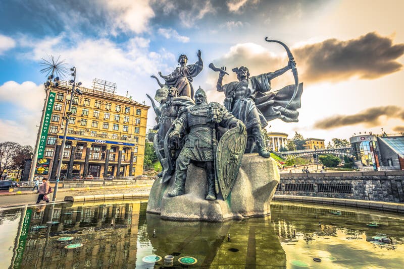 Kiev - September 28, 2018: Medieval Statue in the Independence Square ...