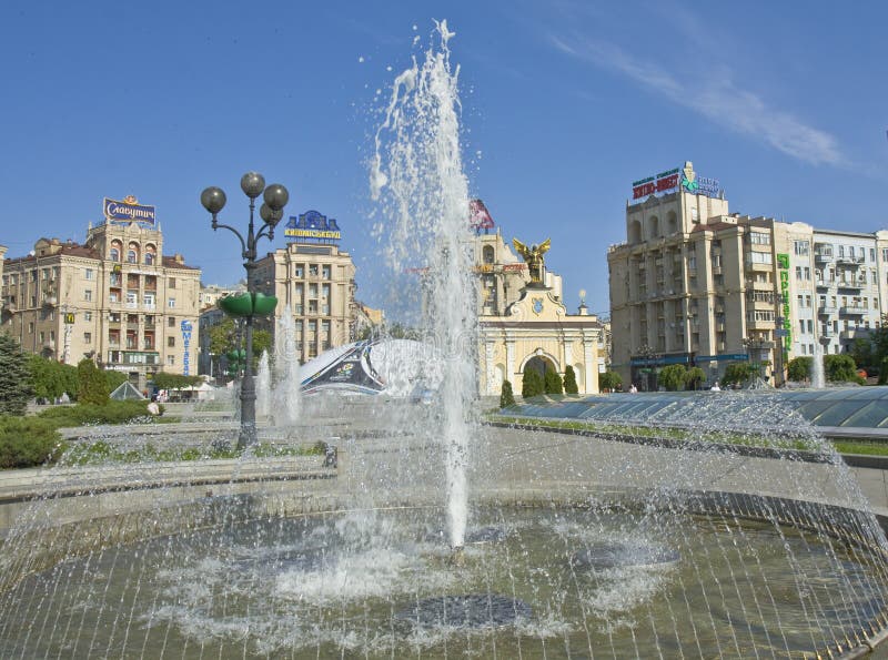 Kiev, Square of Independence Editorial Photography - Image of fountain ...