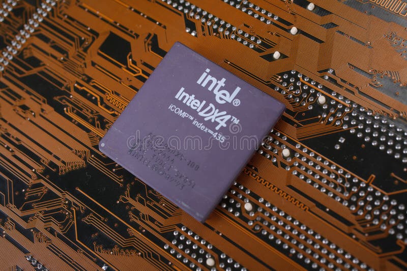 KIEV, UCRANIA - Enero 28, 2018 Procesador De Intel 486DX4 Imagen de ...