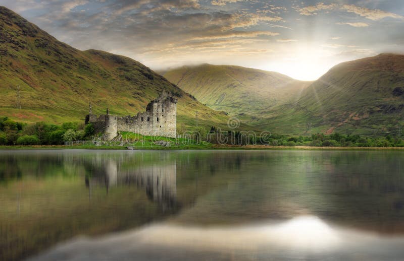 Kilchurn Castle with Reflection in Water at Dramatic Sunset, Nice ...