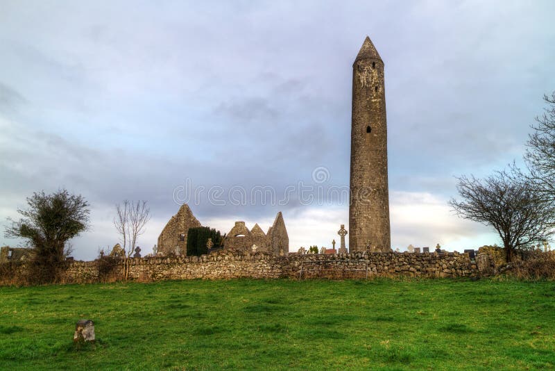 Kilmacduagh monastery stock image. Image of celtic, grave - 18874433