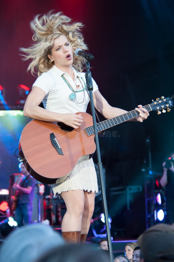 Kimberly Perry editorial stock photo. Image of concert - 25893143