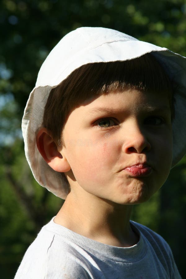 Kind stockfoto. Bild von sonnenbeschien, blick, sommer - 581316