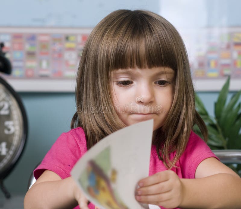 Kind Dat in Klaslokaal Leert Stock Afbeelding - Image of intelligent ...