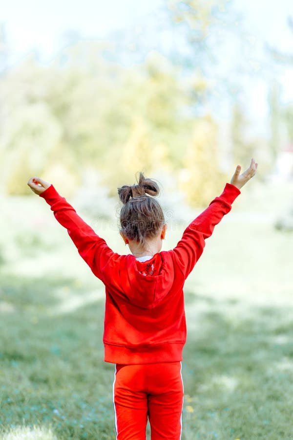 Kind, Kind, Freude, Glaube, Lob Und Gl?ck Stockbild - Bild von froh ...