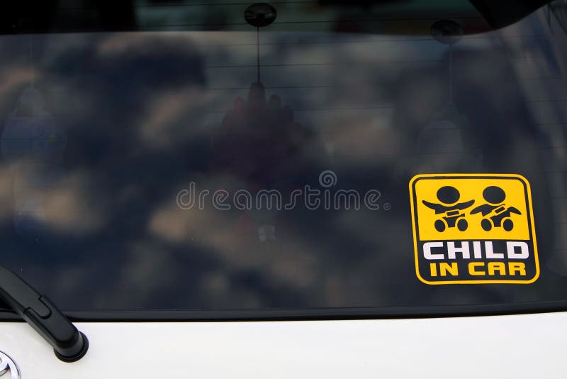 Kind im Auto stockbild. Bild von verbot, signal, schild - 7714675