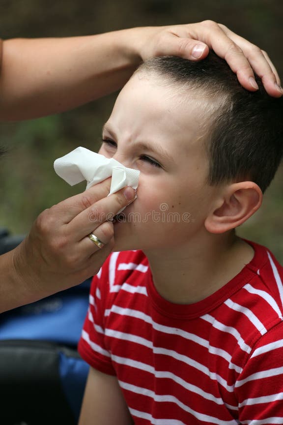 Kind Met Catarrhus of Allergie Stock Foto - Image of besmetting, park ...