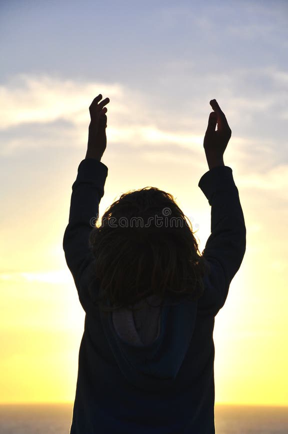 Kind met handen het bidden stock afbeelding. Image of vrijheid - 38872521