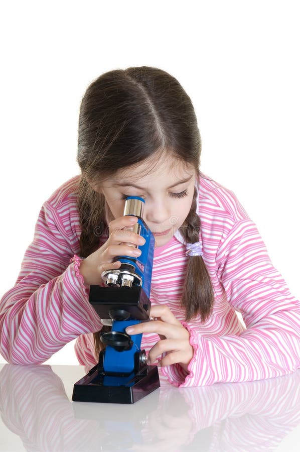 Kind met microscoop stock foto. Image of chemicus, onderwijs - 13838566