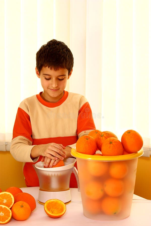 Kind mit Orange stockfoto. Bild von wanne, jung, gesund - 22376540