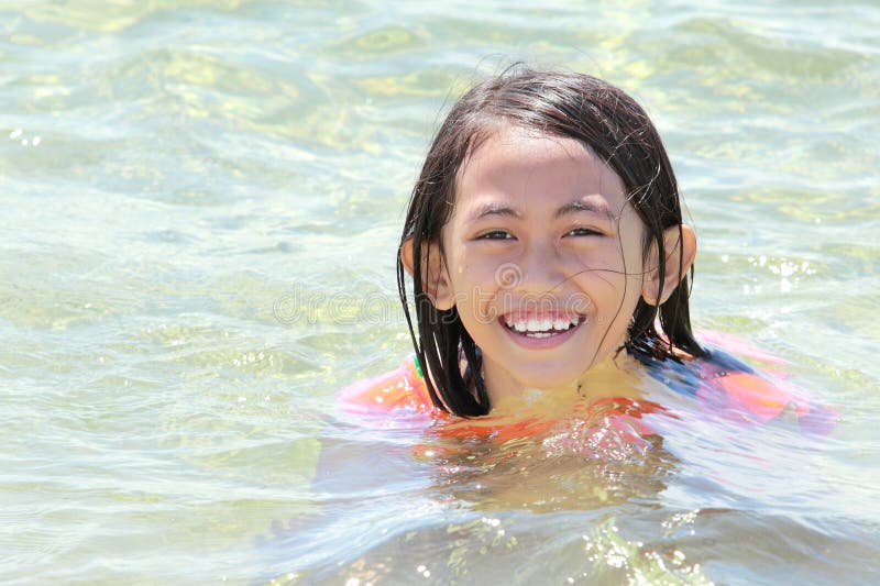 Kind Swim im Strand stockfoto. Bild von spiel, nett, alleine - 26504994