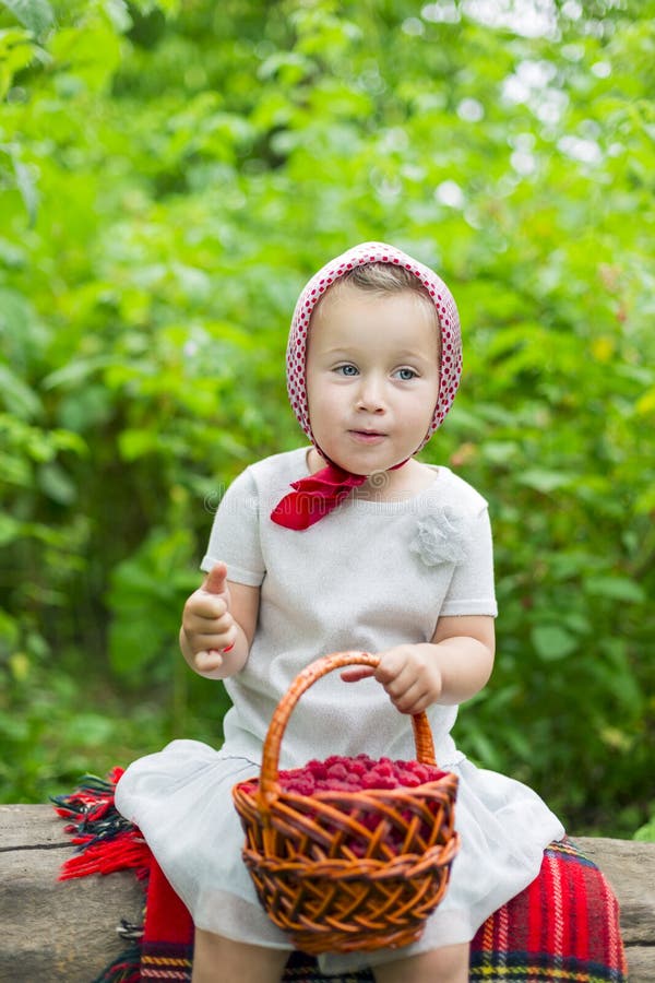 Kind Zeigt Das Zeichen Von Ausgezeichnetem Stockfoto - Bild von ...