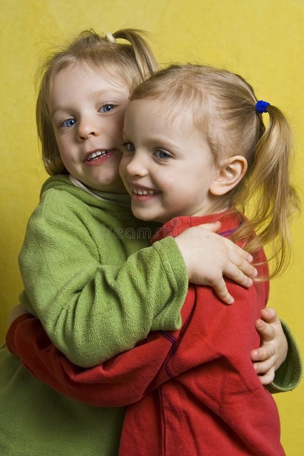 Kinder stockbild. Bild von bruder, freunde, schön, reizend - 4516941