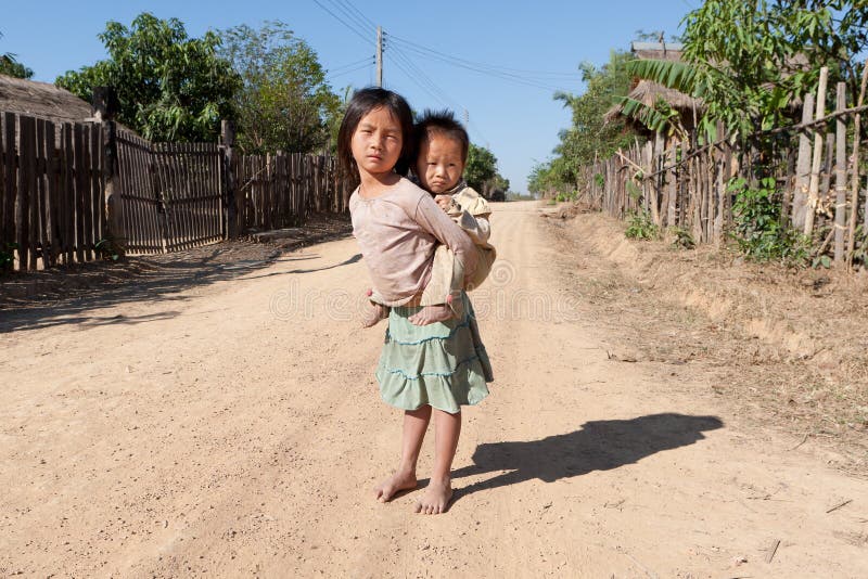 Kinder in der Armut stockbild. Bild von asien, traurig - 19125719
