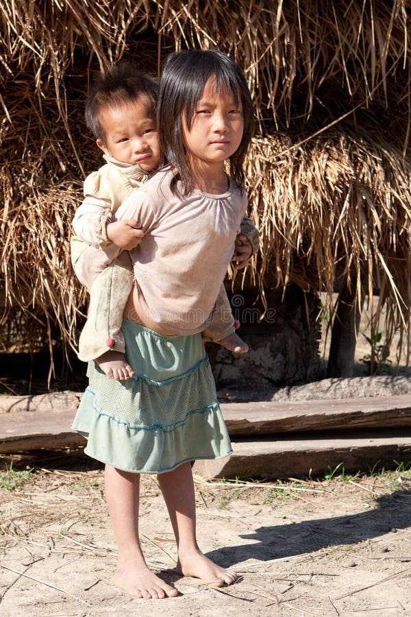 Kinder in der Armut stockfoto. Bild von traurig, asien - 19475154