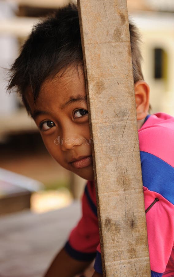 Kinder in der Armut stockfoto. Bild von kindheit, lächeln - 7945514