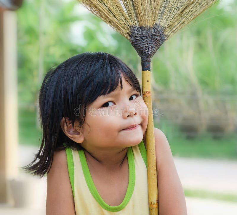 Besen Und Dustpan Der Kinder Stockbild - Bild von ausschnitt, spielzeug ...