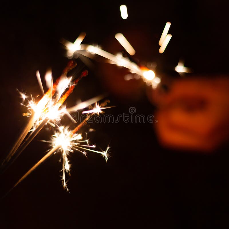 Kinder Feiern Neues Jahr Mit Scheinen Stockbild - Bild von glücklich ...