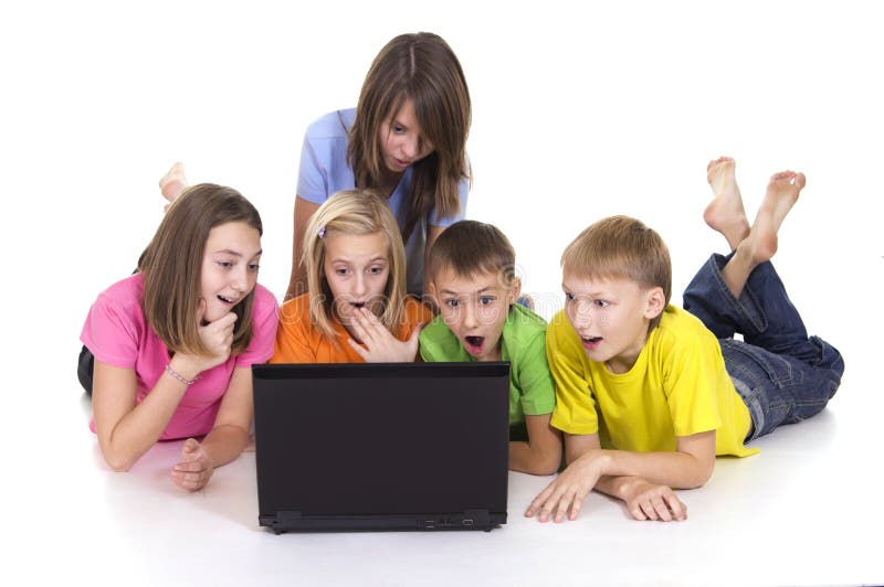 Kinder mit Computer stockfoto. Bild von schauen, jungen - 22294434