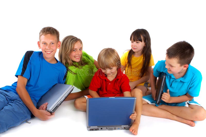Kinder mit Laptopen stockbild. Bild von kinder, spiel - 2989869