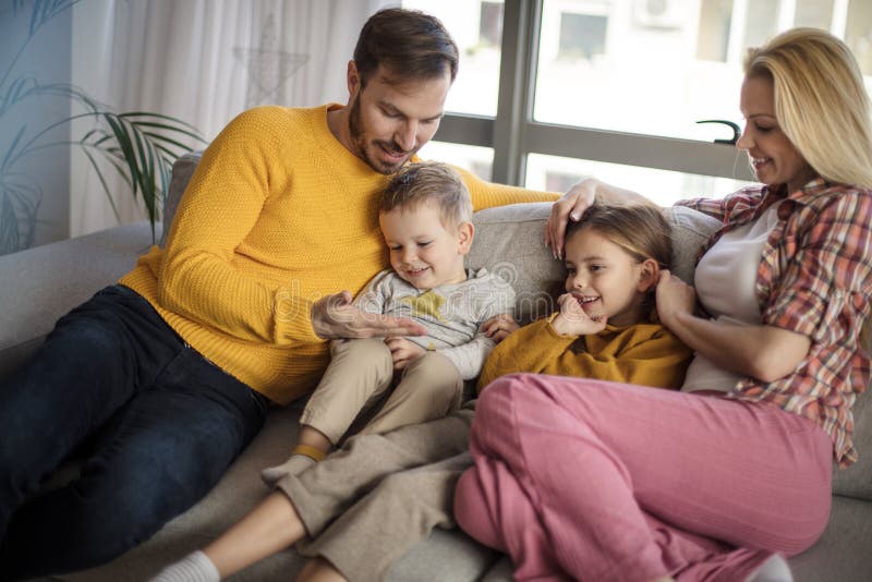 Kinder Segen stockbild. Bild von mamma, mädchen, gruppe - 176021585