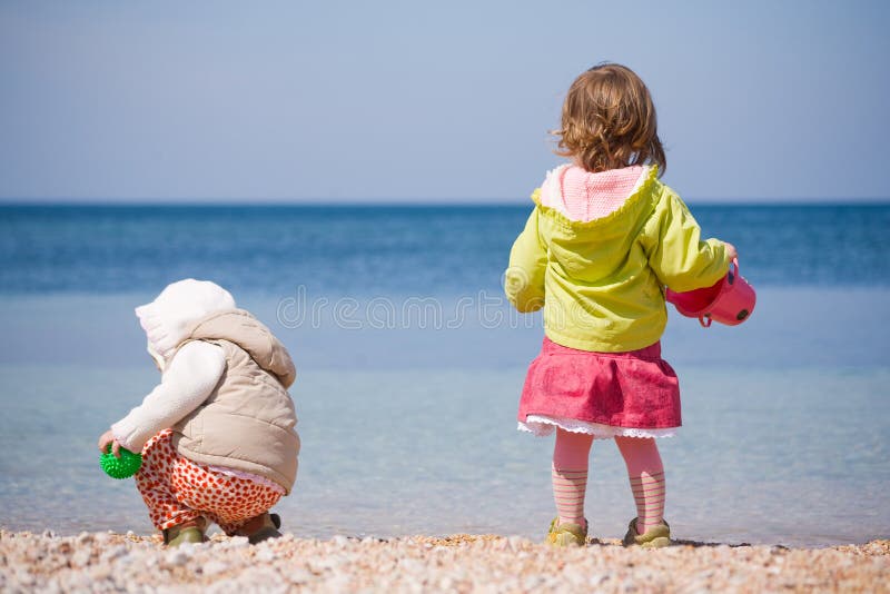 Kinder am Strand stockbild. Bild von nave, ruhig, wanne - 5140195