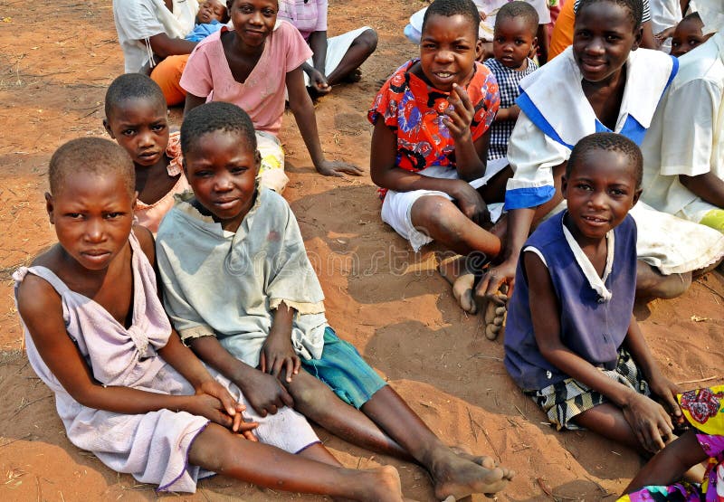 Kinder u. Armut, Simbabwe redaktionelles stockfotografie. Bild von ...