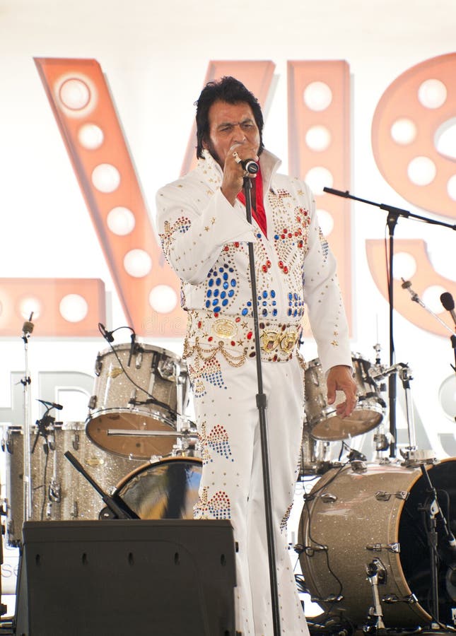 The King is Back editorial image. Image of group, microphone - 23051325