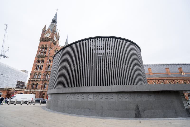 Kings Cross Square in London - LONDON, ENGLAND - SEPTEMBER 14, 2016 ...
