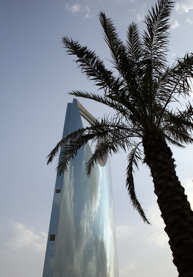 Kingdom tower stock image. Image of moving, modern, riyadh - 5486971