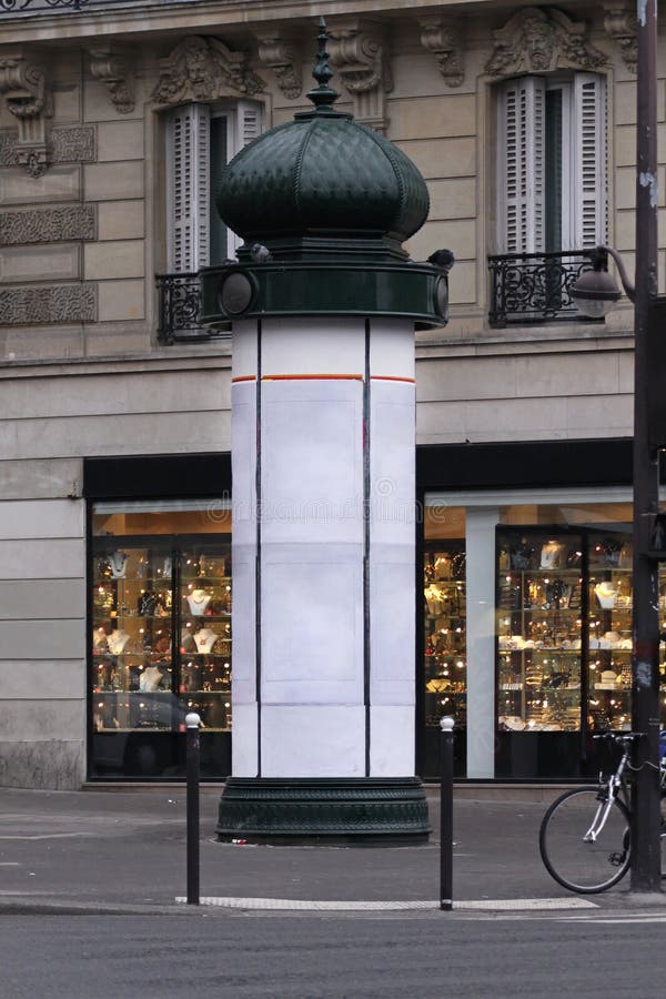 Kiosque de Paris photo stock. Image du fléau, paris, affiche - 31116510