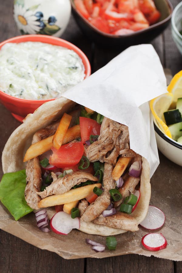 Kip Doner Kebab stock foto. Image of salade, snel, omslag - 71829452