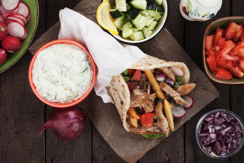 Kip Doner Kebab stock foto. Image of salade, snel, omslag - 71829452