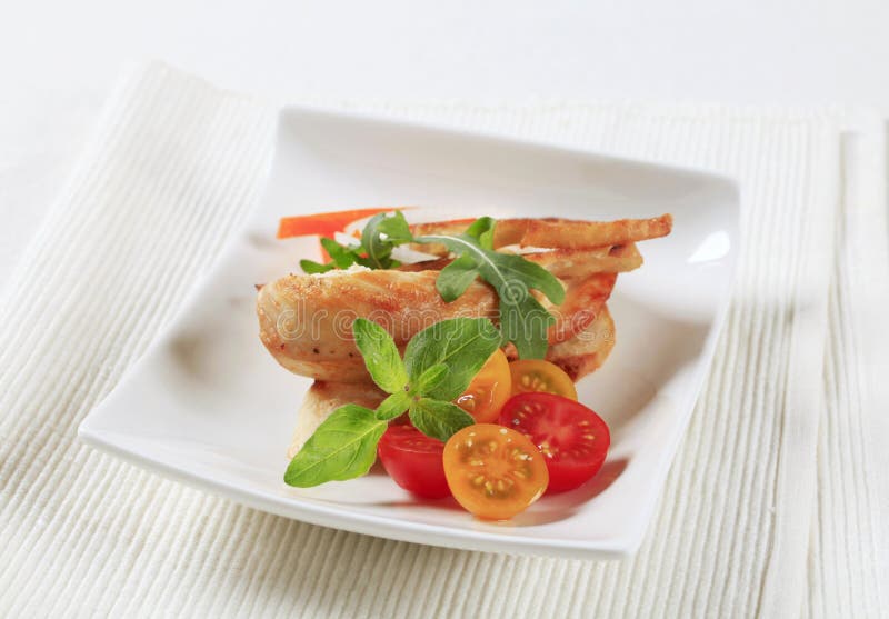 Kippenvlees En Knapperig Brood Stock Afbeelding - Image of plantaardig ...