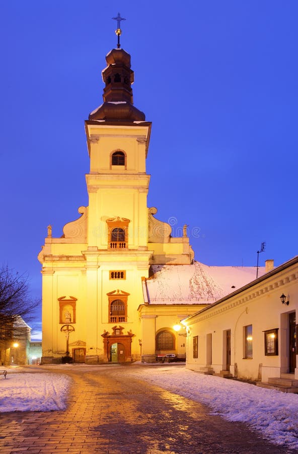 Trnava-Kirche, Slowakei - Saint Nicolas am Winter Stockfoto - Bild von ...