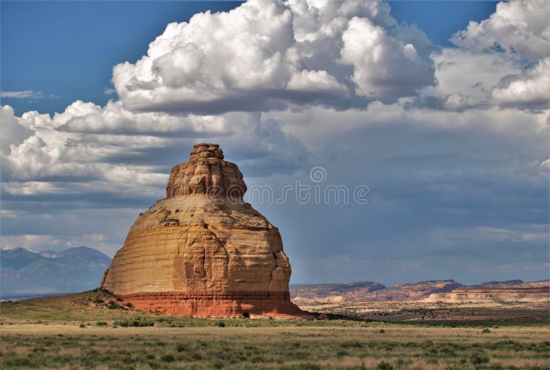 Kirche Auf Einem Felsen, Puyen Velay, Frankreich Stockfoto - Bild von ...