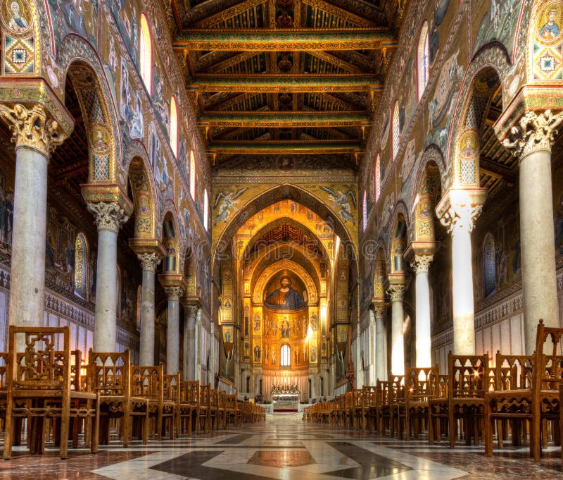 Kirchenschiff Der Kathedrale Von Monreale Stockfoto - Bild von gold ...