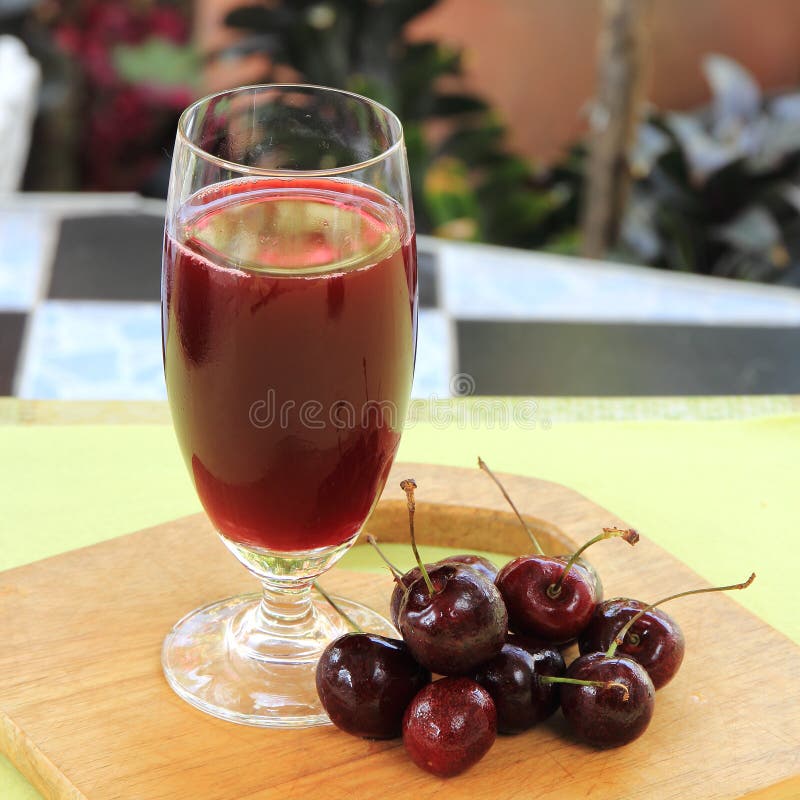 Kirschsaft und -kirschen stockfoto. Bild von frucht, nahrung - 37659306