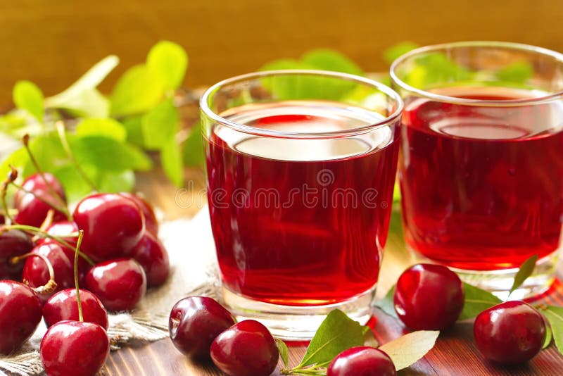 Kirschsaft Mit Frischen Beeren Stockbild - Bild von frische ...