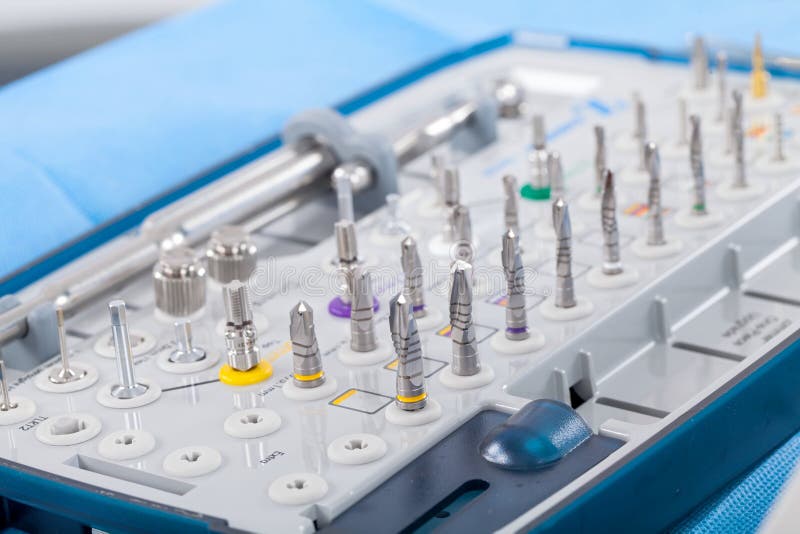 Kit Chirurgical D'implant Dentaire Image stock - Image du médecine ...