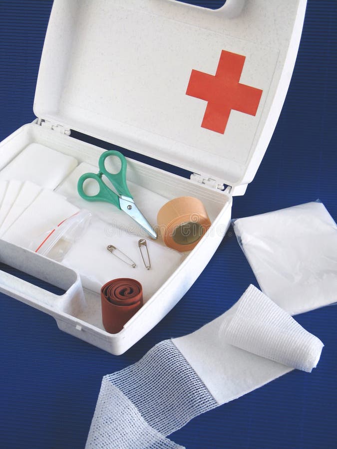 Kit di pronto soccorso immagine editoriale. Immagine di emergenza - 7804090