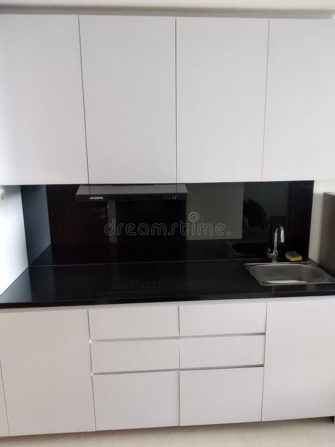 Kitchen Set ready to Cook editorial photography. Image of cook - 200279007