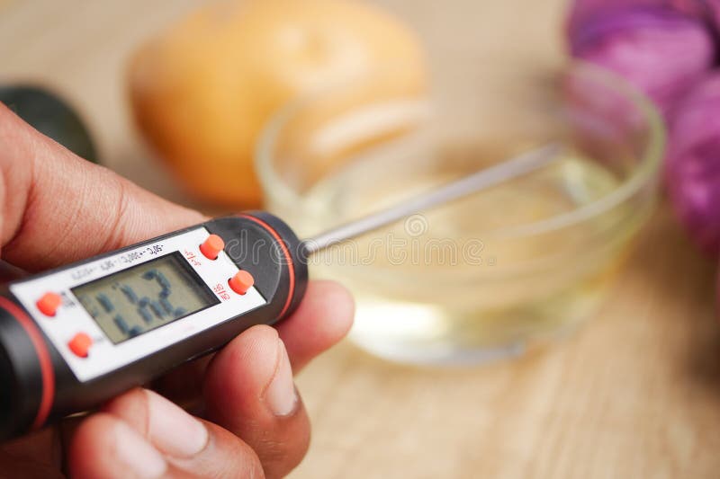 Kitchen Thermometer Designed for Measuring Oil Temperature Accurately ...