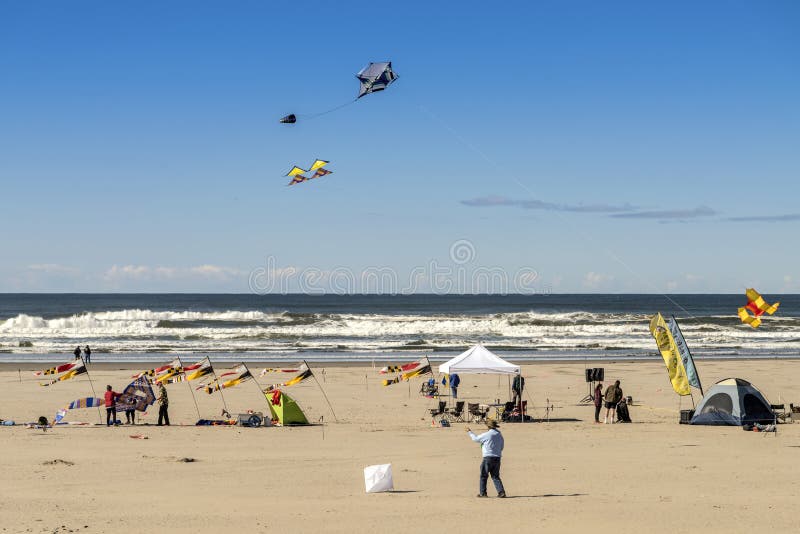 Kite Festival in Seaside Oregon Editorial Image - Image of lookout ...