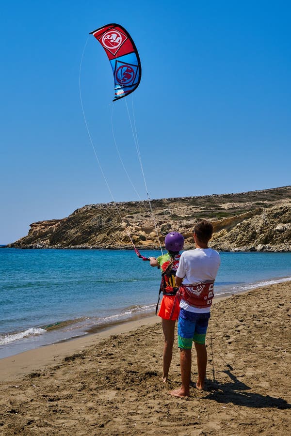 Kitesurfers en prasonisi imagen editorial. Imagen de deporte - 100064045