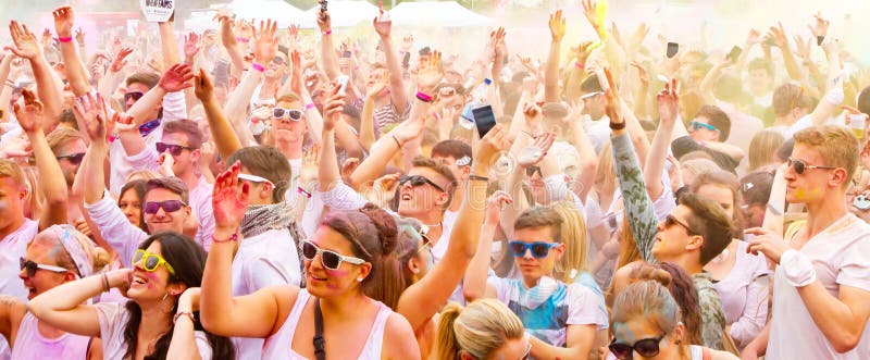 Kitschiges Festival Holi, Stuttgart am 10. Mai 2014 Redaktionelles ...