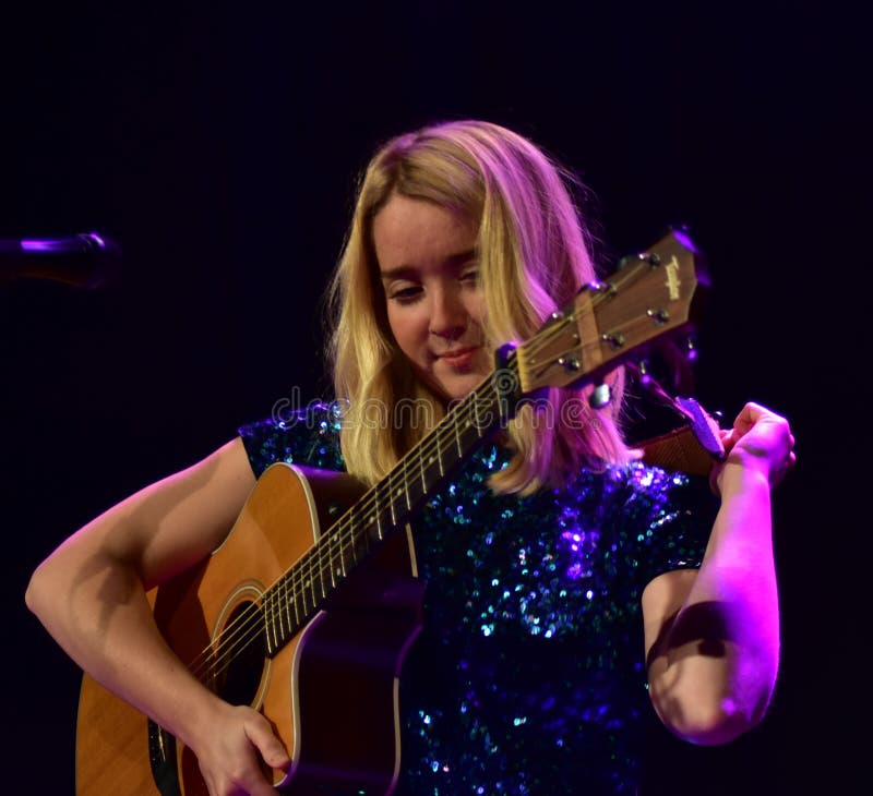 Kitty Macfarlane Performs at Chapel Arts Centre, Bath, England. 7 ...